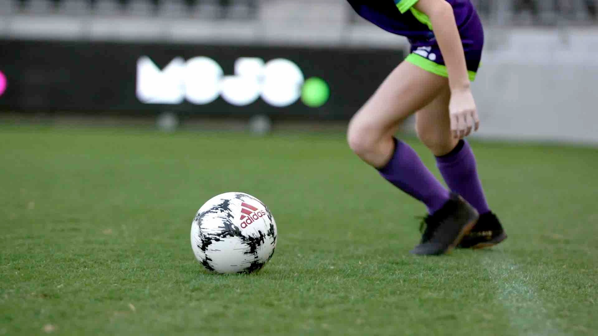 How to Do a Cruyff Turn | MOJO Sports